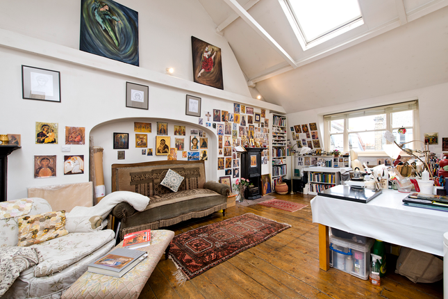 Make an offer for 112 Newark Street, London, E1 2ES