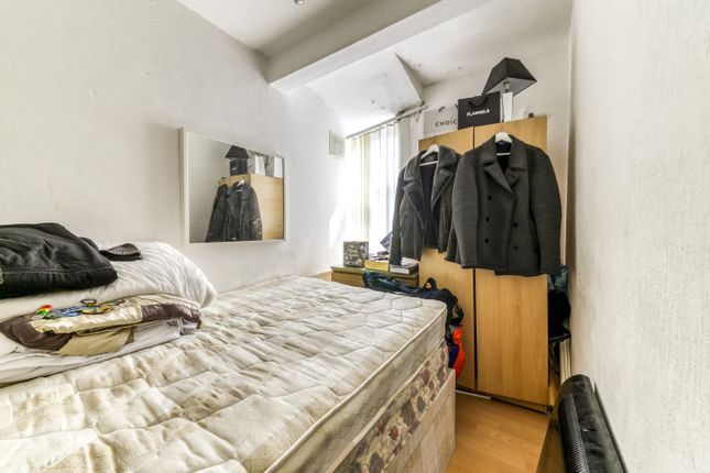 Walnut Tree Avenue, Mitcham CR4, 3 bedroom maisonette for sale ...
