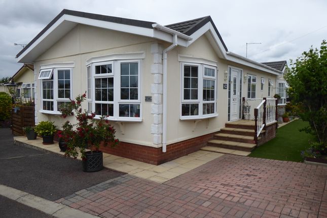 Surrey Hills Park, Normandy, Guildford, Surrey GU3, 2 bedroom mobile ...