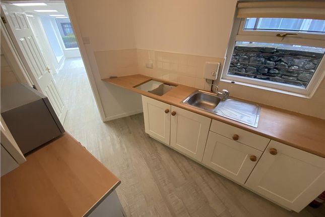 22 Lowergate, Clitheroe, Lancashire BB7, retail premises to let ...