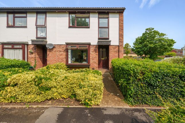 Fleetham Gardens Lower Earley Reading Rg6 3 Bedroom Semi Detached
