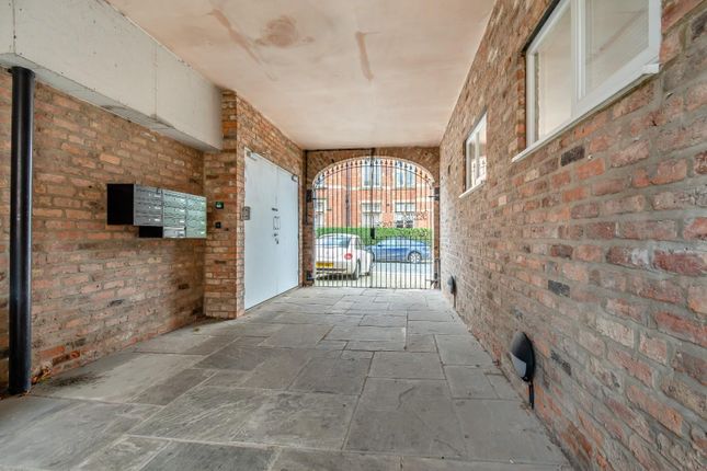 Bluebridge Court, Fishergate, York YO10, 2 bedroom flat for sale ...