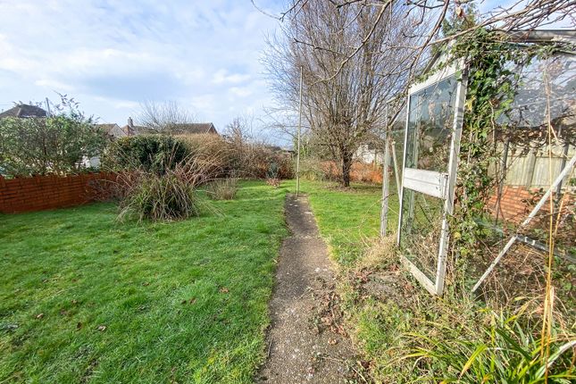 Ball Road, Llanrumney, Cardiff. CF3, 3 bedroom semi-detached house for ...