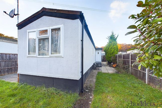 Warren Farm Home Park, Warren Lane, Woking, Surrey GU22, 2 bedroom ...