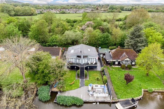 Laleham Reach, Chertsey KT16, 3 bedroom detached house for sale ...