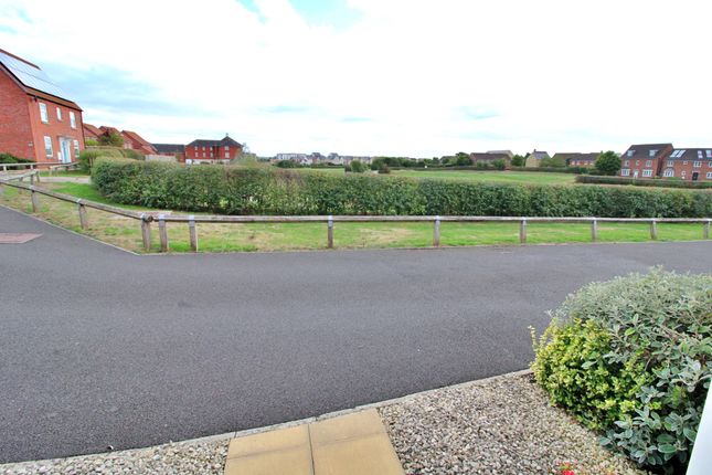Corncockle Close Melksham Wiltshire Sn12 3 Bedroom Semi Detached