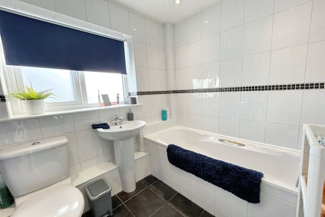 Willow Road, Alverthorpe, Wakefield, West Yorkshire WF2, 3 bedroom ...