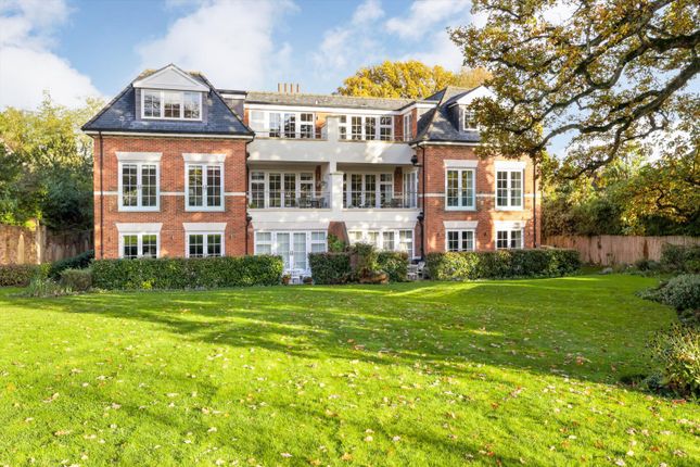 Esher Park Avenue, Esher, Surrey KT10, 3 bedroom flat for sale ...