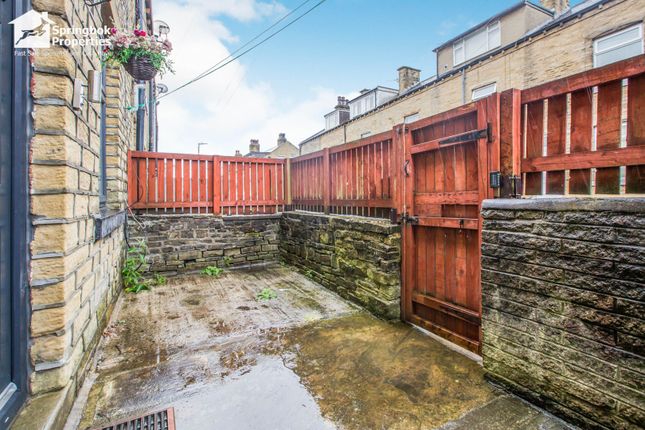 Highfield Place, Halifax, Yorkshire, West Riding HX1, 2 bedroom ...