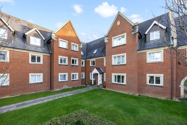 Tanbridge Park, Horsham RH12, 2 bedroom flat for sale - 69071845 ...