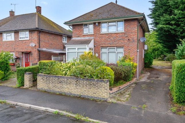 Oakdene, Chobham, Woking, Surrey GU24, 3 bedroom detached house for ...