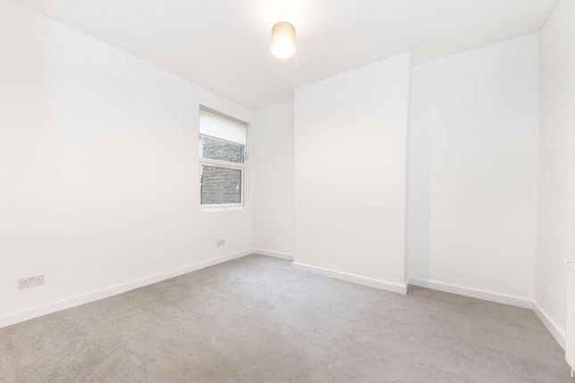 Radbourne Road, London SW12, 2 bedroom flat to rent - 60141895 ...