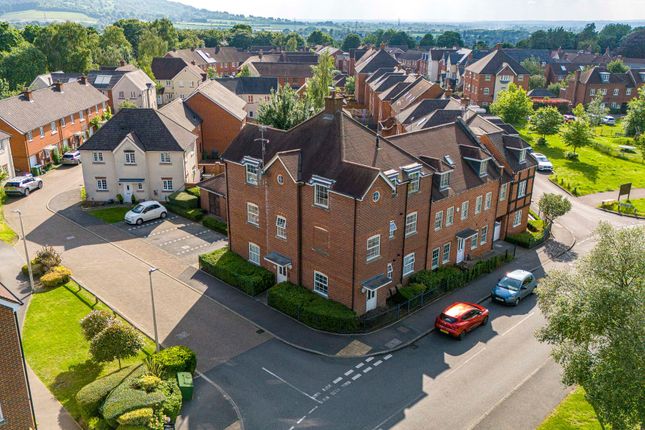 Cruickshank Drive, Wendover HP22, 2 bedroom flat for sale - 67537727 ...