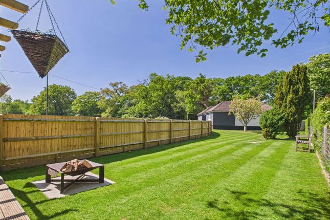 Broadwater Lane, Copsale, Horsham, 6Qw. RH13, 4 bedroom bungalow for ...