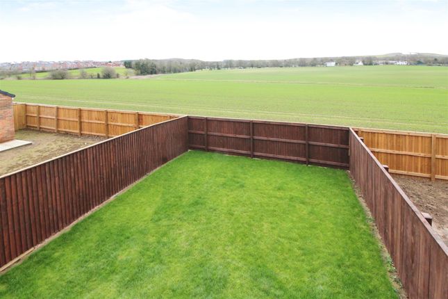 Quarry Avenue, Micklefield, Leeds LS25, 3 bedroom semi-detached house ...
