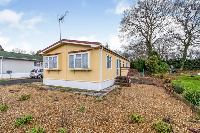 2 bed mobile/park home for sale in Avondale Park, Colden Common ...