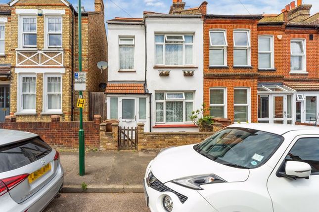 Property For Sale In Crown Road Sutton Sm1 Buy Properties In Crown