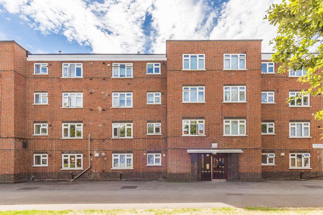 2 bed flat for sale in Verdun Road, London SW13 - Zoopla
