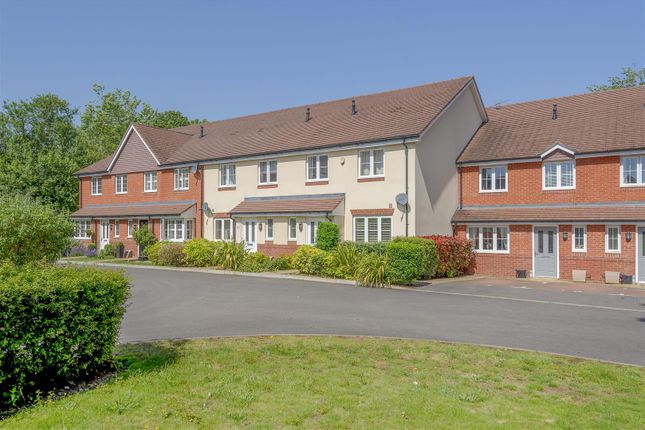 Minster Grove Wokingham Berkshire Rg41 2 Bedroom Terraced House For