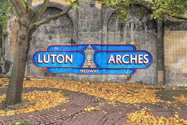 Luton Road, Chatham, Kent ME4, 5 bedroom terraced house for sale ...