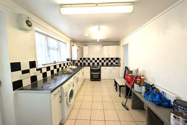 Park Parade, Barra Hall Circus, Hayes, Greater London UB3, 4 bedroom ...