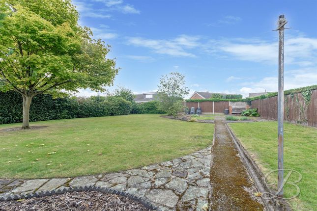 Oak Tree Lane, Mansfield NG18, 3 bedroom detached bungalow for sale ...