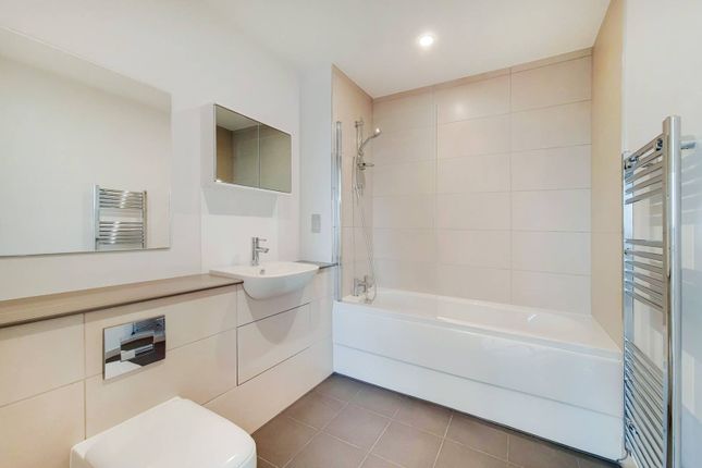 Seven Sisters Road, Tottenham, London N15, 2 bedroom flat to rent ...