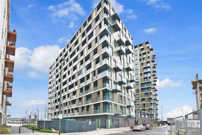 Gillingham Gate Road, Chatham, Kent ME4, 2 bedroom flat for sale ...