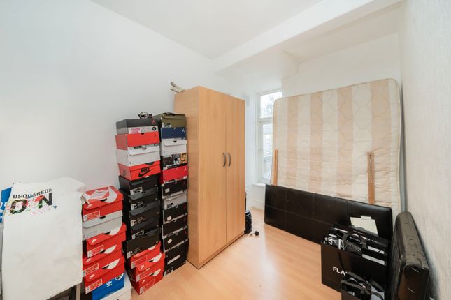 Walnut Tree Avenue, Mitcham CR4, 3 bedroom maisonette for sale ...