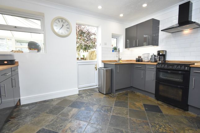 3 Bed Semi Detached House For Sale In Elizabeth Avenue Newbury Rg14