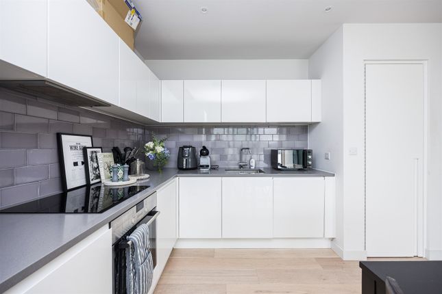 Liner House, 16 Admiralty Avenue, London E16, 1 bedroom flat to rent ...