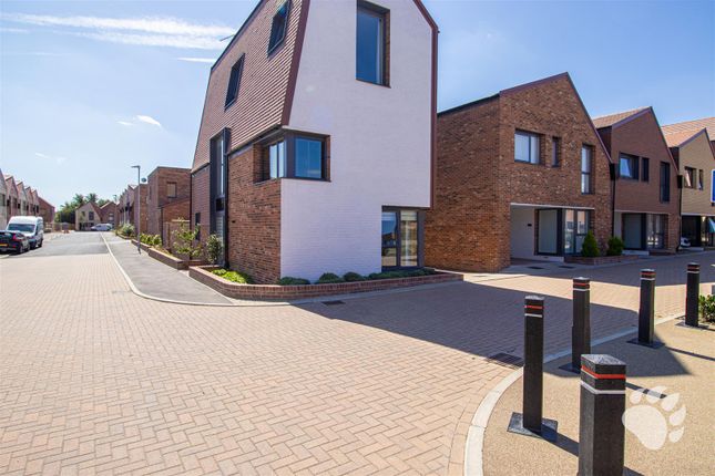 Caxton Way, Basildon SS14, 4 bedroom town house for sale - 68052934 ...
