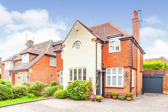 3 Bedroom Houses to Buy in Bushey - Primelocation