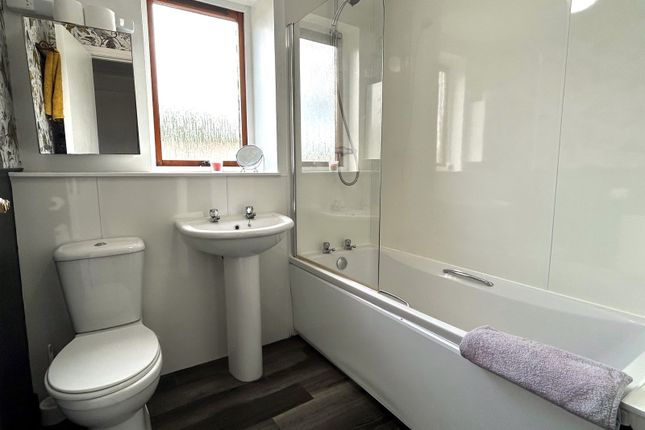 13 Holm Burn Place, Holm, Inverness. IV2, 2 bedroom flat for sale ...