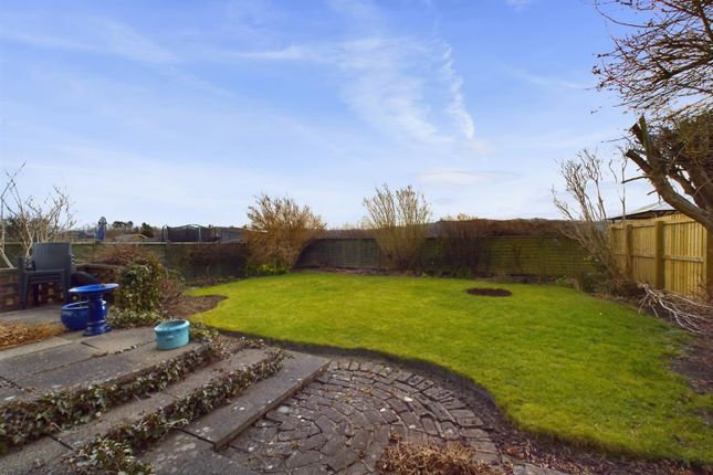 8 Dunbarney Avenue, Bridge Of Earn, Perth PH2, 3 bedroom link-detached ...