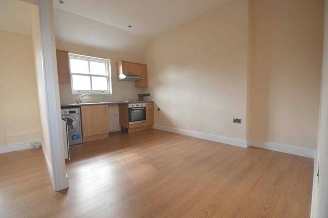 Station Road, Addlestone KT15, 1 bedroom flat to rent - 68372144 ...