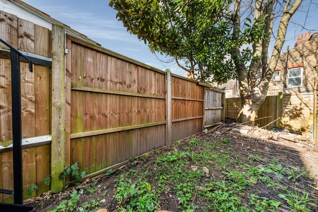 Lenham Road, Thornton Heath CR7, 3 bedroom flat for sale - 66878743 ...