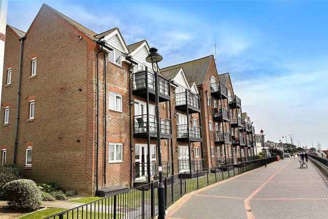 Pier Road, Littlehampton, West Sussex BN17, 2 bedroom flat for sale ...