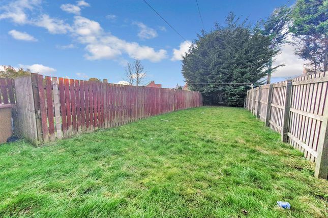 Den Walk, Methil, Fife KY8, 2 bedroom flat to rent - 63346782 ...