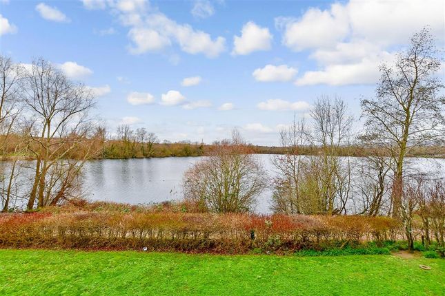The Lakes, Larkfield, Kent ME20, 2 bedroom flat for sale - 66424007 ...