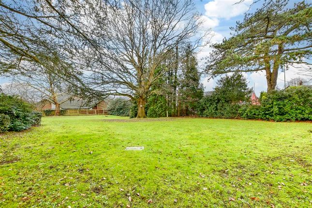 Oak Tree Way, Horsham, West Sussex RH13, 2 bedroom flat for sale ...
