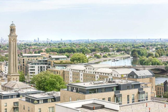 Hyperion Tower, Pump House Crescent, Brentford TW8, 3 bedroom flat for ...