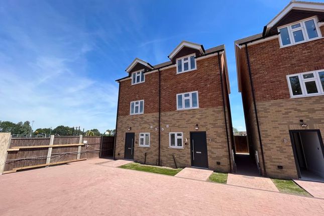 Tithe Farm Road, Houghton Regis, Dunstable LU5, 4 bedroom semi-detached ...