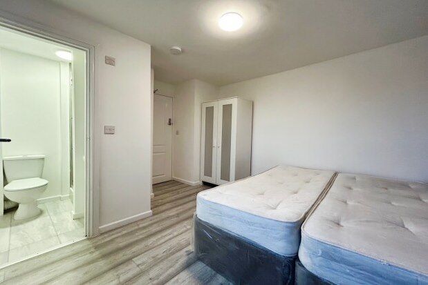 Priors East, Basildon SS14, room to rent - 69116831 | PrimeLocation