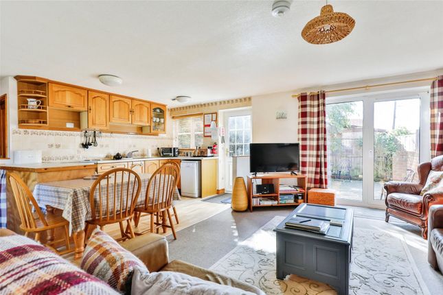 Larpool Lane, Whitby YO22, 2 bedroom bungalow for sale - 62626521 ...