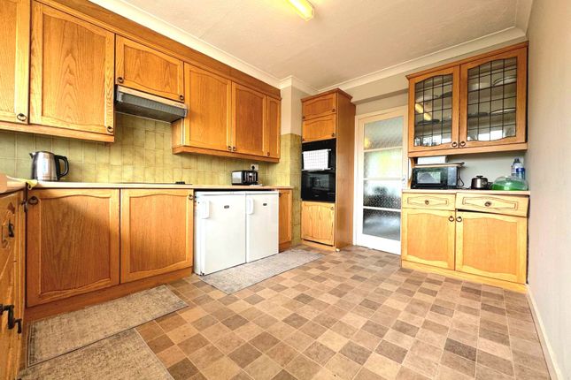 2-bedroom Flat for rent in Pinner HA5, Dove Park. Pid=910742