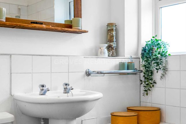 Chestnut Grove, New Malden KT3, 2 bedroom maisonette for sale ...