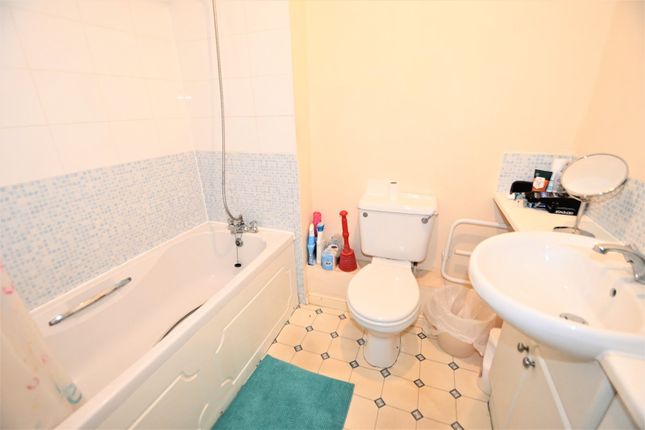 Scholars Walk, Langley, Berkshire SL3, 2 bedroom flat for sale ...