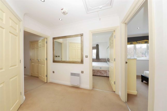 Royal Court, Hume Way, Ruislip HA4, 2 bedroom flat to rent - 65395640 ...