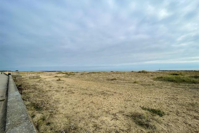 Broadway, Jaywick, Clacton-On-Sea CO15, 1 bedroom detached bungalow for ...